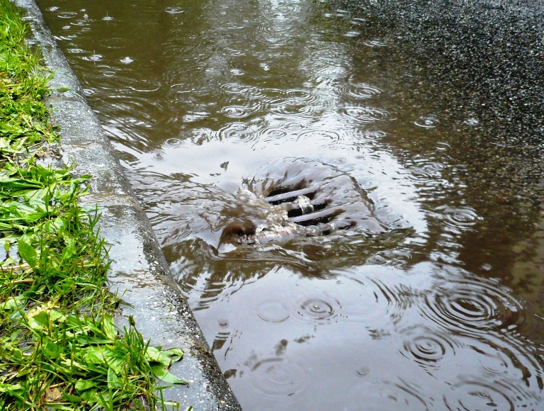 Ha eldugult a víznyelő - VIDEO - PANNON-VÍZ Zrt.